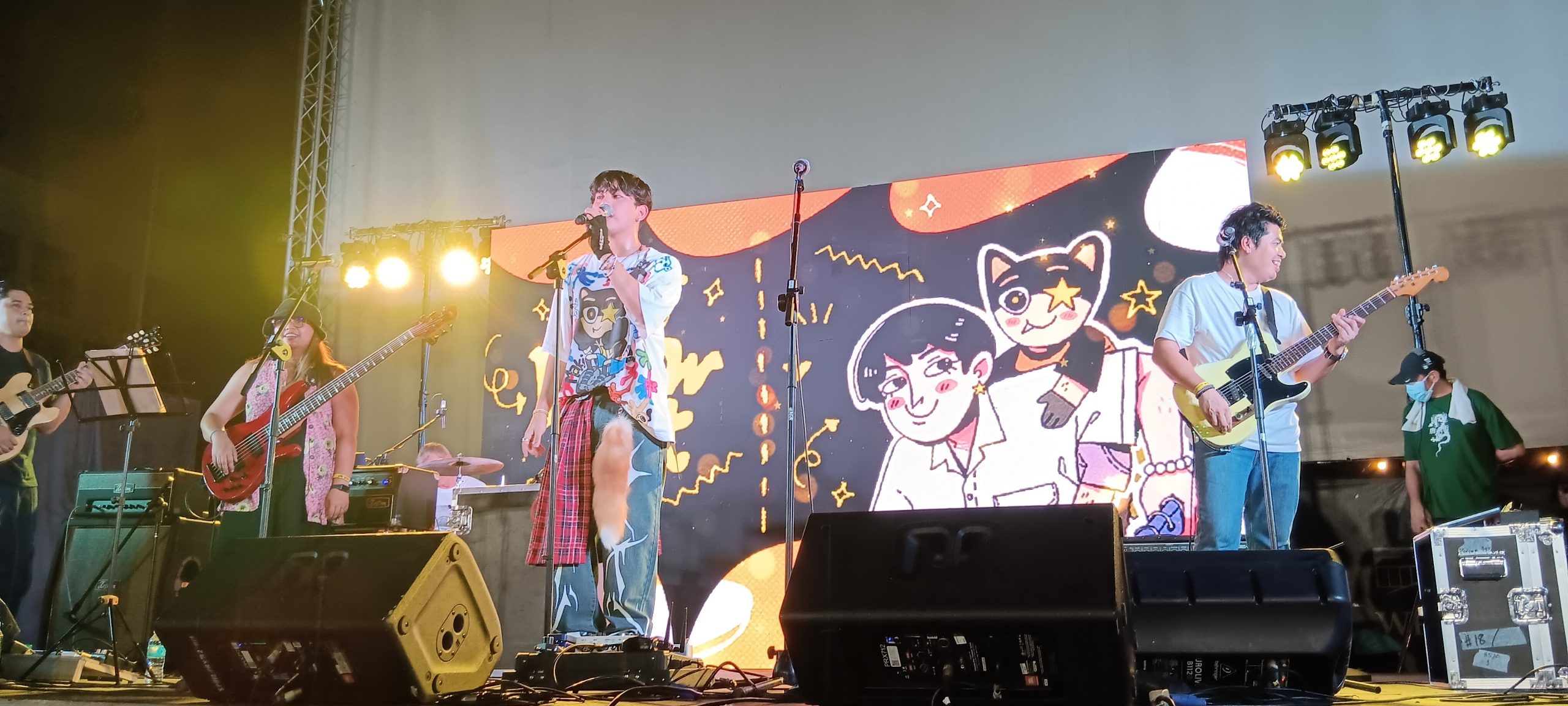 Maki debuted his newest single at "Dilaw Fest"