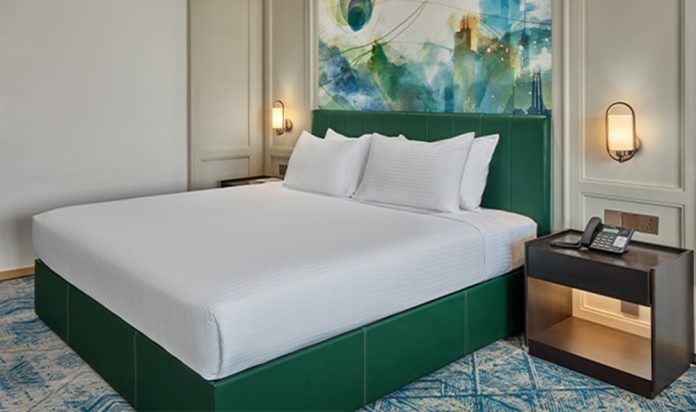 The Heritage Hotel Manila: New Millennium Club Rooms, Same Signature of ...